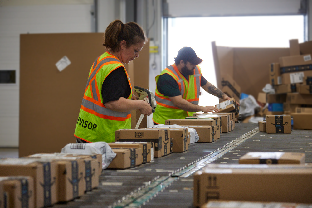 Top 5 reasons why a package handler role might be for you